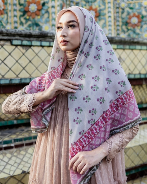 Prisana Scarf – Pelangi Asmara