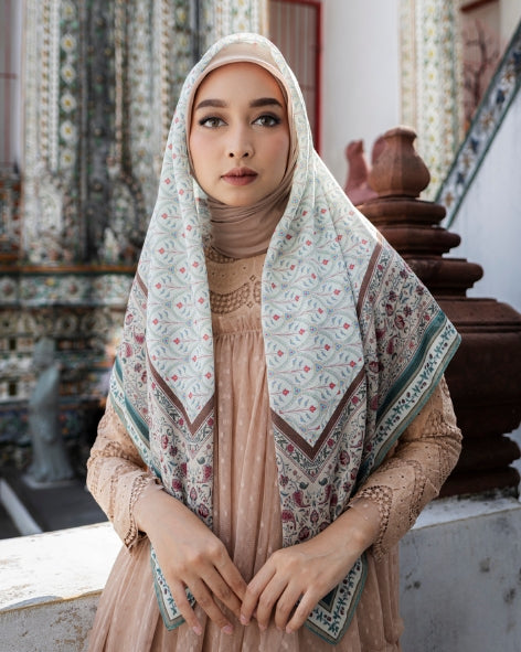 Tasanee Scarf – Pelangi Asmara